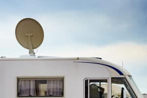 TV Aerials For Caravans And Motorhomes (How We Got Best TV Signal Guide ...